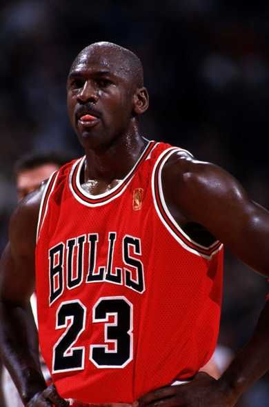 Ο Μάικλ Τζόρνταν δίνει «ασίστ» στον Μπαράκ Ομπάμα - ΤΑ ΝΕΑ