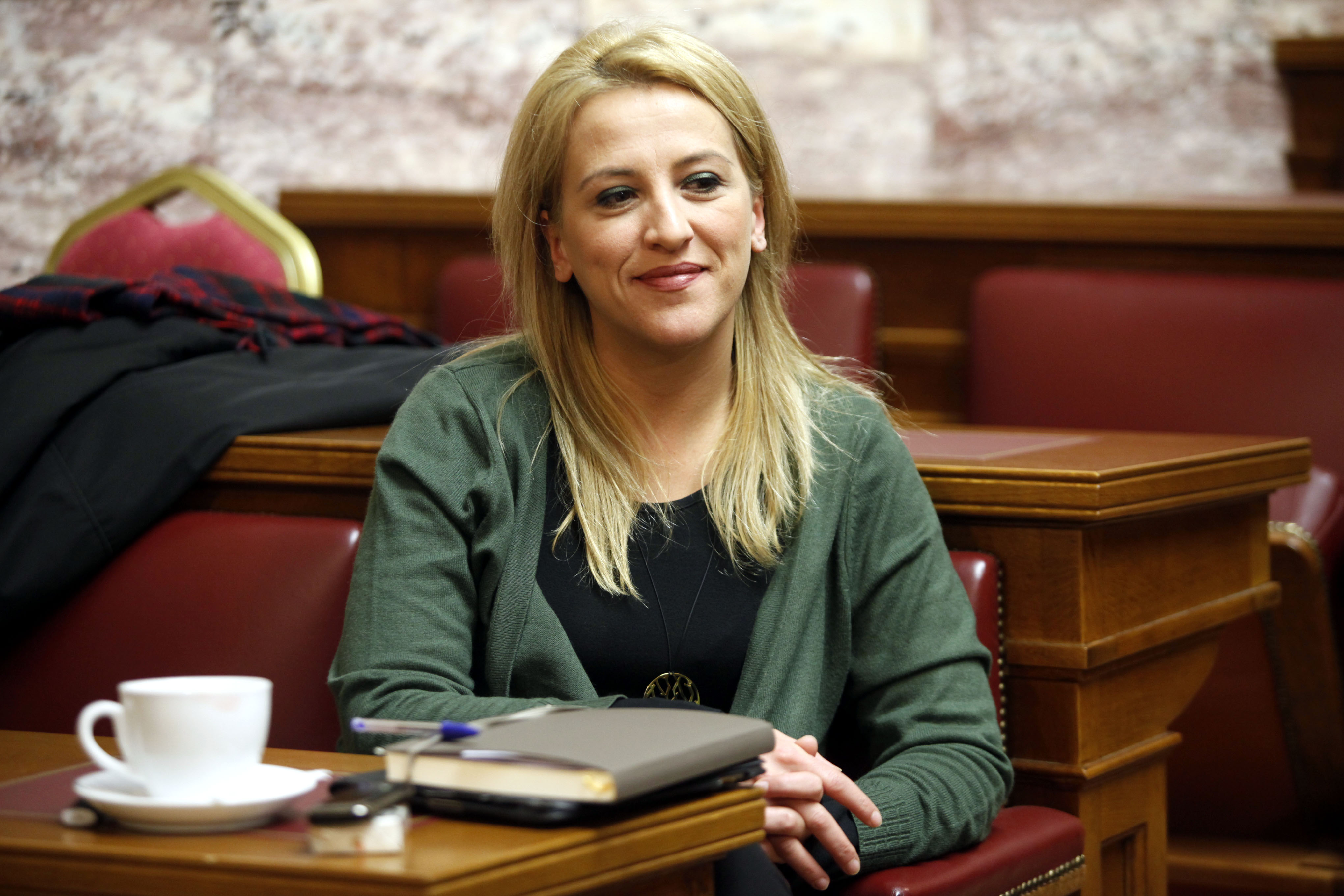 Ρένα Δούρου: «Η επιστροφή σε εθνικό νόμισμα πρέπει να συνοδεύεται από ...