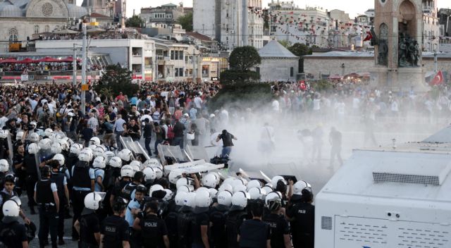 Νέα επεισόδια στην πλατεία Ταξίμ - ΤΑ ΝΕΑ