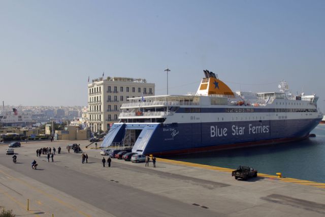 Το «Μπλου Σταρ Πάρος» ήταν το πρώτο πλοίο που κατέπλευσε στο λιμάνι του ...