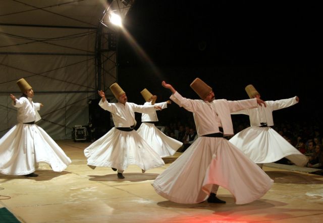 Χορός, τραγούδι και πολίτικη κουζίνα - ΤΑ ΝΕΑ