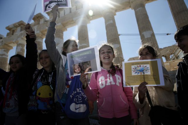 Μία μεγάλη αγκαλιά κατά του ρατσισμού - ΤΑ ΝΕΑ