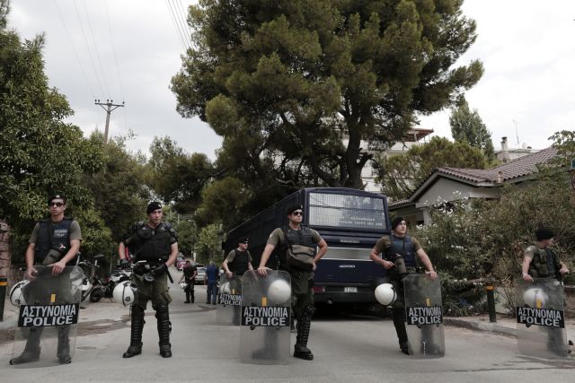 Ερευνες της Αντιτρομοκρατικής για τους συνεργούς του Μαζιώτη ...