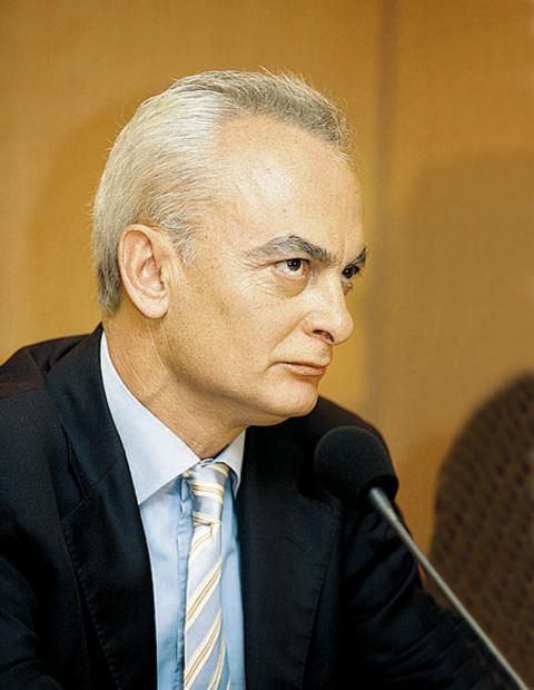 Πέθανε ο δημοσιογράφος Τριαντάφυλλος Δραβαλιάρης - ΤΑ ΝΕΑ
