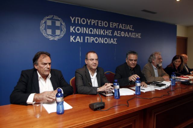 Οι πολιτευτές και ο αμετακίνητος διοικητής του ΙΚΑ - ΤΑ ΝΕΑ