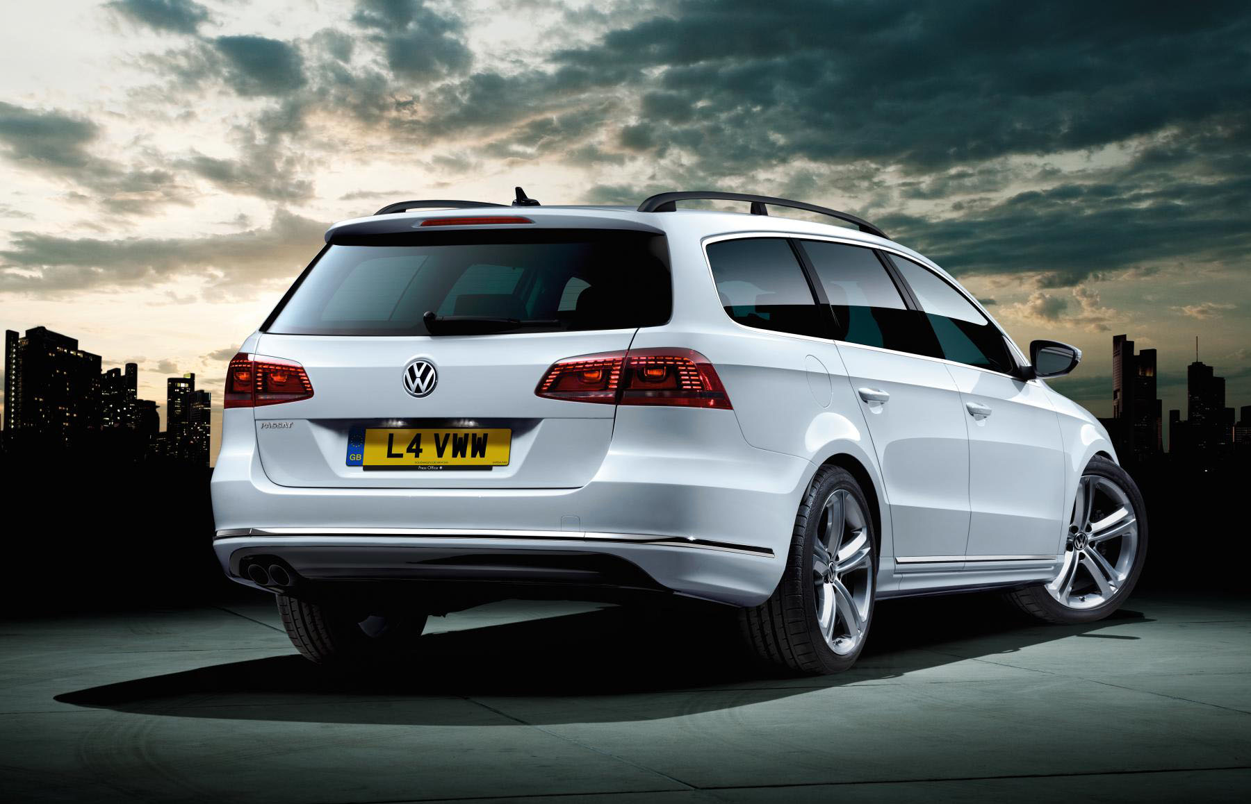 VW Passat R-Line: Προσιτή πολυτέλεια - ΤΑ ΝΕΑ