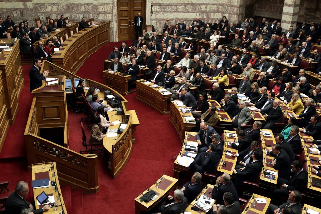 Πρώτη μονομαχία Τσίπρα - Μητσοτάκη στη Βουλή για το ασφαλιστικό (live ...