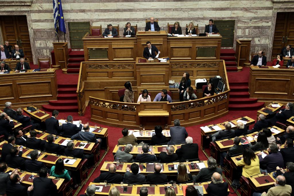 Μάχη στη Βουλή - Μπλόκα στους δρόμους - ΤΑ ΝΕΑ