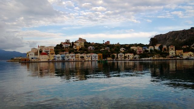 Πλημμύρισαν με μετανάστες το Καστελλόριζο - ΤΑ ΝΕΑ