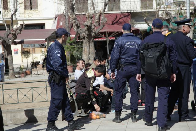 Σε Σχιστό και Ελληνικό οι μετανάστες από την πλατεία Βικτωρίας - ΤΑ ΝΕΑ