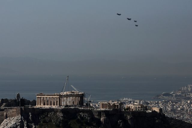 Αναστάτωση από χαμηλή πτήση μαχητικών πάνω από την Αθήνα (δείτε το ...