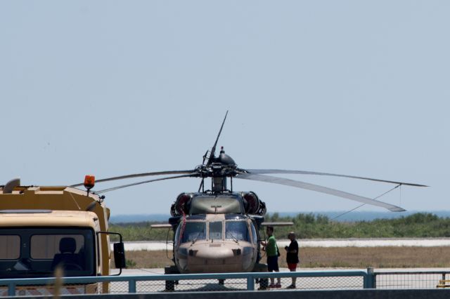 Τουρκικό στρατιωτικό ελικόπτερο προσγειώθηκε στο αεροδρόμιο της ...