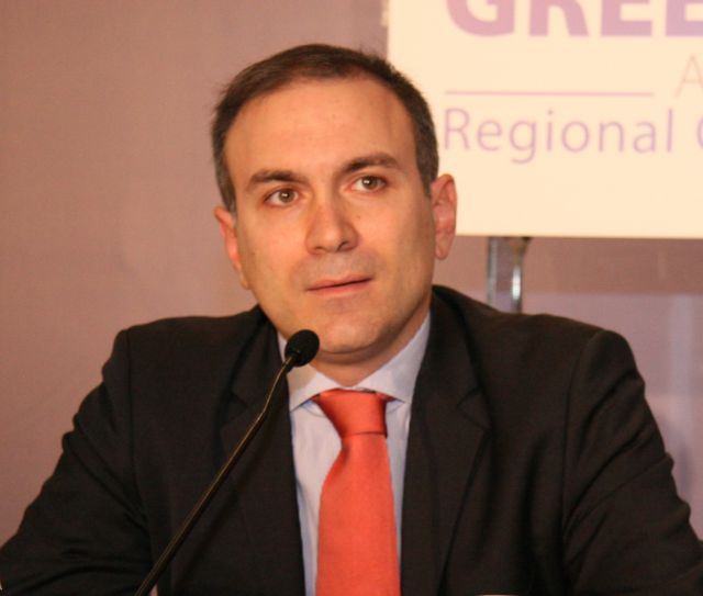 Ασκήσεις ισορροπίας σε τεντωμένο σκοινί - ΤΑ ΝΕΑ