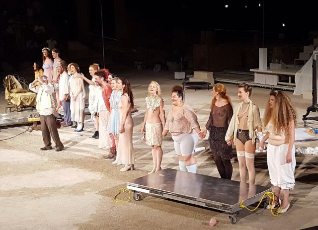 «Λυσιστράτη» του Αριστοφάνη - Εθνικό Θέατρο: Πόρτα χωρίς κλειδαρότρυπα ...