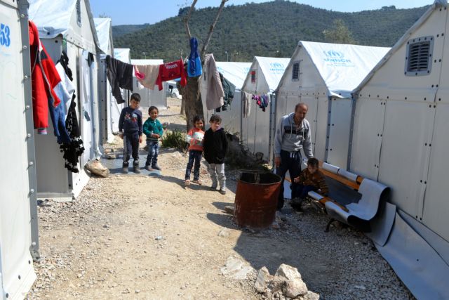 Τρεις Αλγερινοί λήστεψαν και βίασαν Μαροκινό στο χοτ σποτ της Μόριας ...