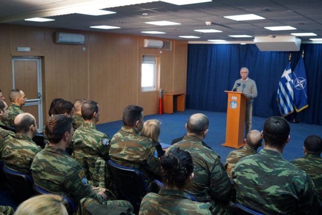 Καμμία μείωση αποδοχών για τους στρατιωτικούς λέει το υπ. Αμυνας - ΤΑ ΝΕΑ