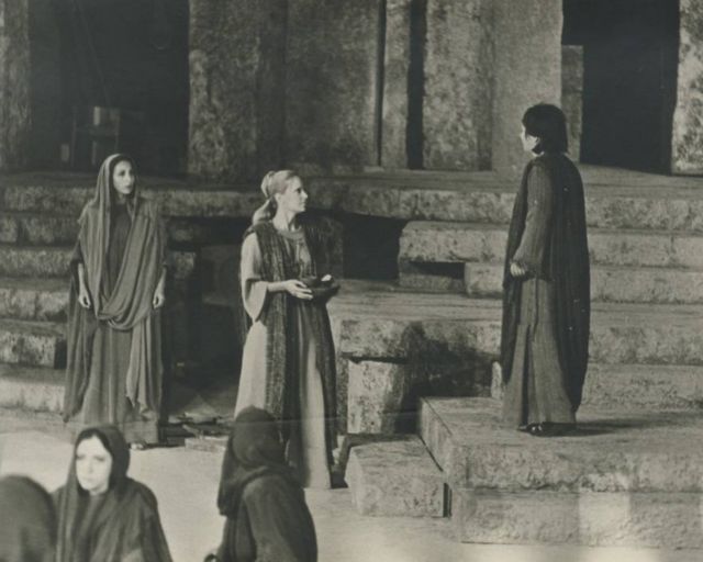 Από τη Φιλοσοφική στο Αμφι-θέατρο και την Ακαδημία - ΤΑ ΝΕΑ