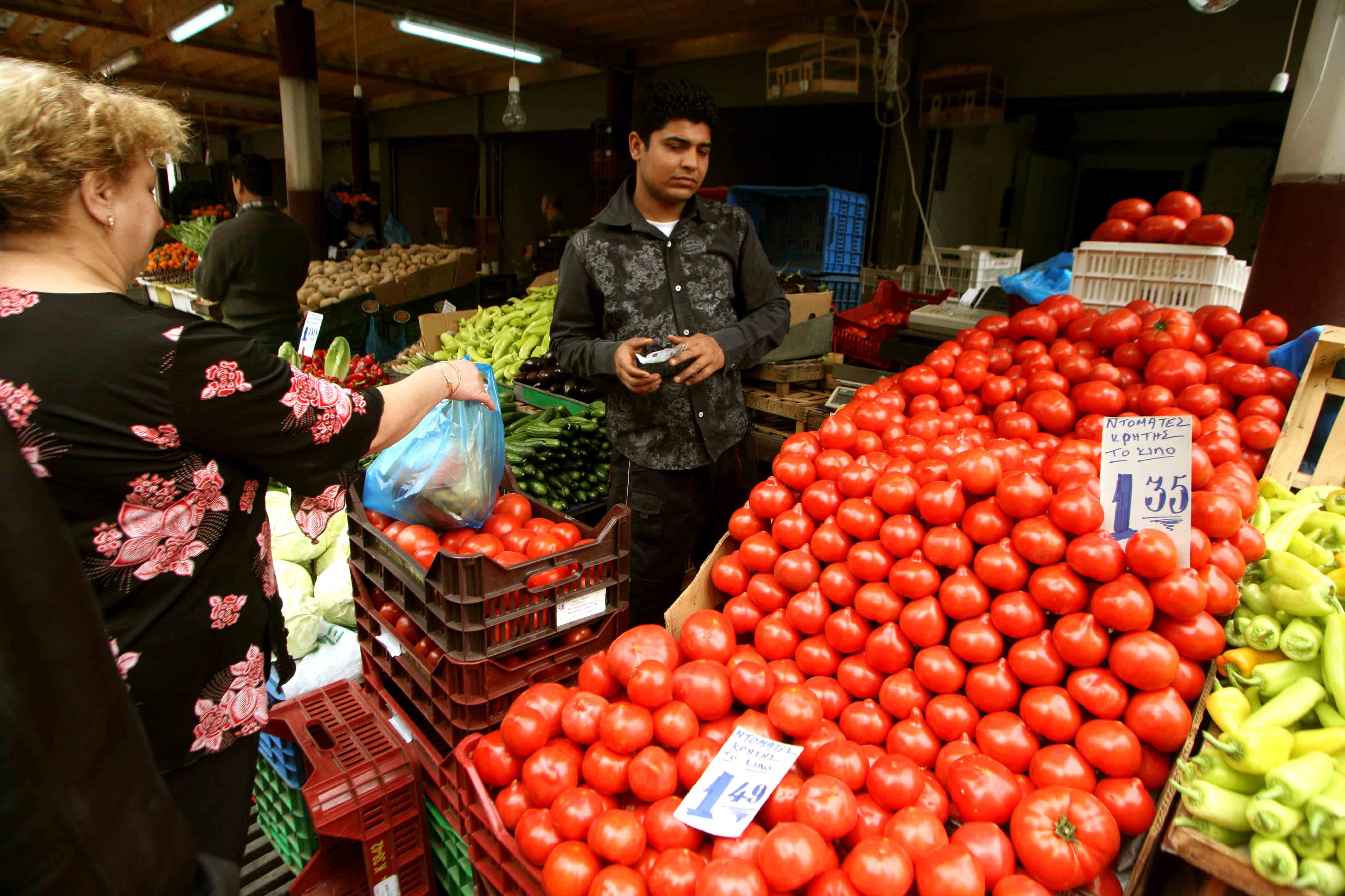 Wasted food: Every Greek throws out nearly 100 kg of food in a year ...