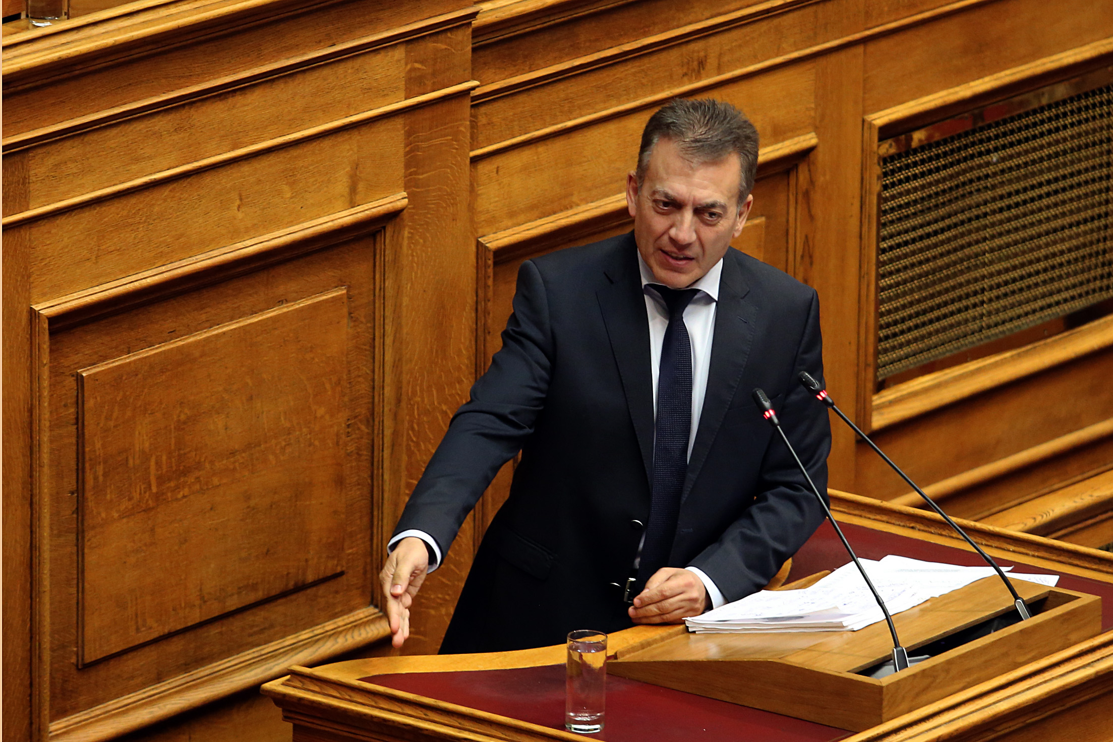 Βρούτσης: Πρωτοφανείς απώλειες εισοδήματος για τους συνταξιούχους - ΤΑ ΝΕΑ