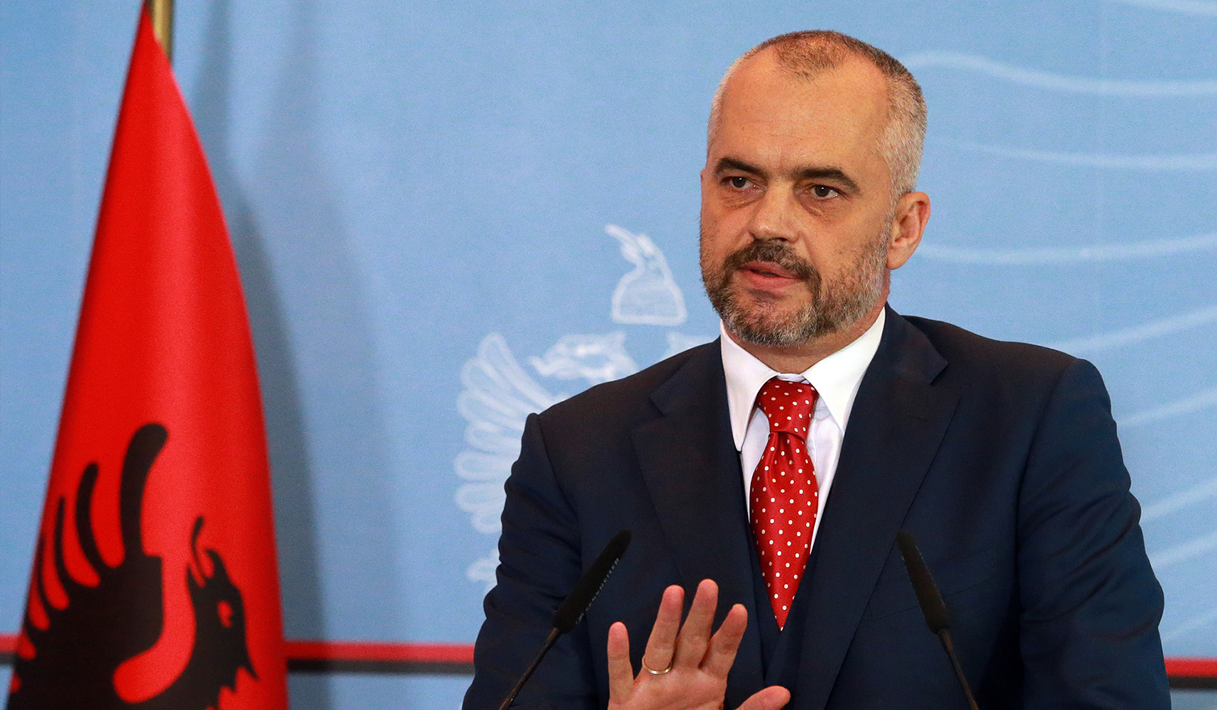 Λάδι στη φωτιά από προκλητικές δηλώσεις του Εντι Ράμα - ΤΑ ΝΕΑ