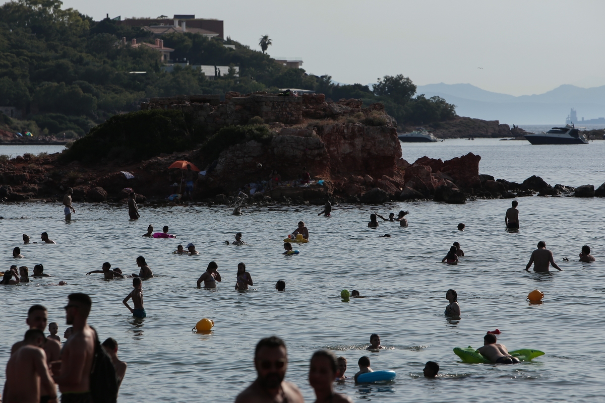 Δείτε σε ποιες παραλίες μπορείτε να κολυμπάτε άφοβα - ΤΑ ΝΕΑ
