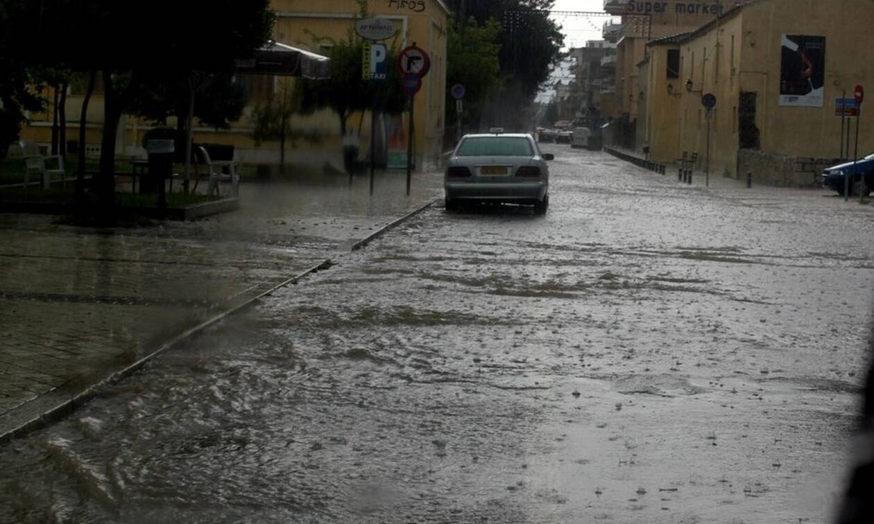 Στο έλεος της κακοκαιρίας Αχαΐα και Ναυπακτία: Πλημμύρες, εγκλωβισμοί ...