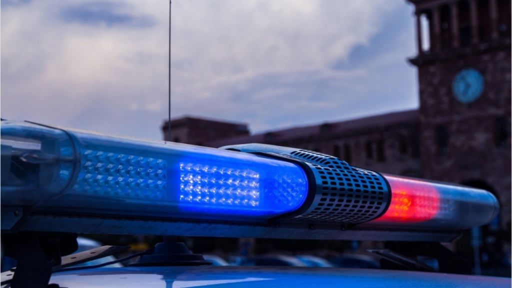 Γυναίκα ζήτησε βοήθεια από υπαλλήλους γιατί την απειλούσαν - ΤΑ ΝΕΑ