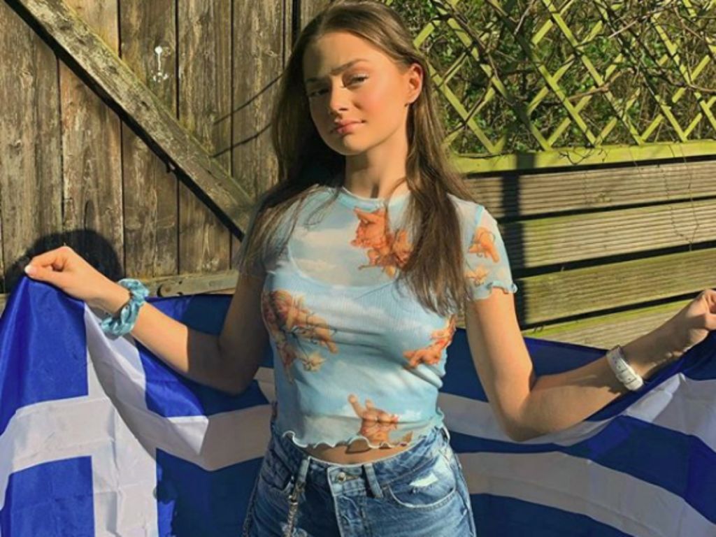 Στεφανία Λυμπεράκη: Παρουσίασε το τραγούδι από το σπίτι της - ΤΑ ΝΕΑ