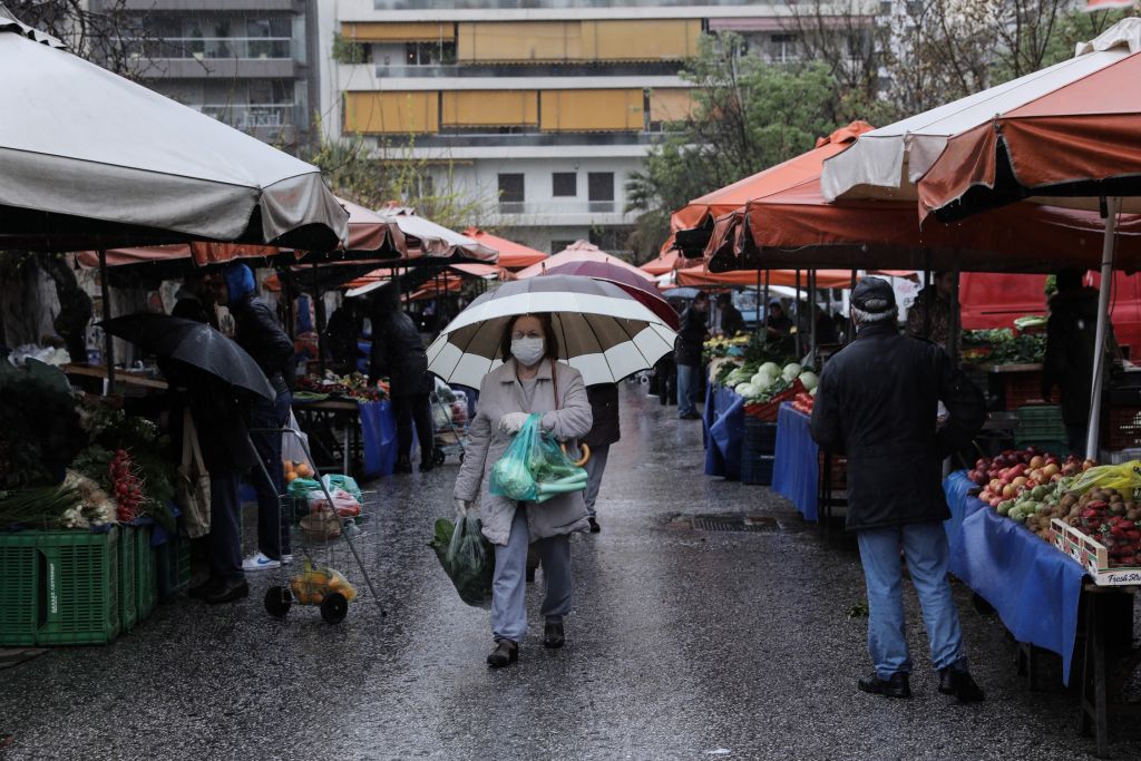 Στο ΣτΕ για τις λαϊκές η Πανελλήνια Ομοσπονδία Συλλόγων Παραγωγών - ΤΑ ΝΕΑ