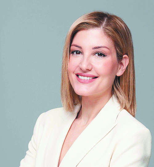 Οι παρουσιάστριες των δελτίων ειδήσεων και δύο πολιτικά τοκ σόου - ΤΑ ΝΕΑ