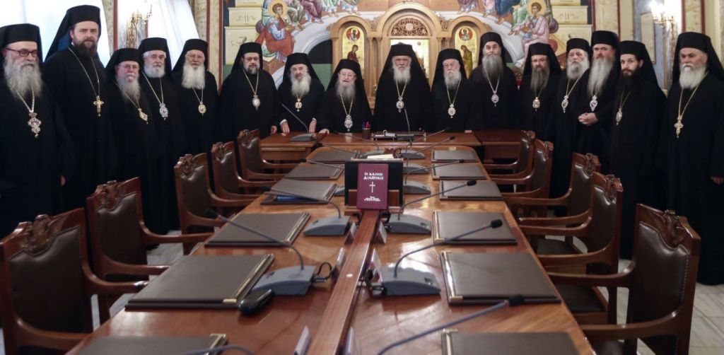 Η πανδημία έφερε συγκρούσεις προοδευτικών με συντηρητικούς ιεράρχες ...