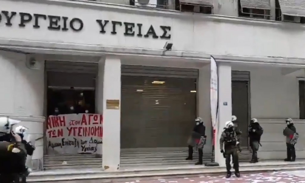 Τουλάχιστον 65 προσαγωγές μετά την παρέμβαση αλληλέγγυων υπέρ του ...