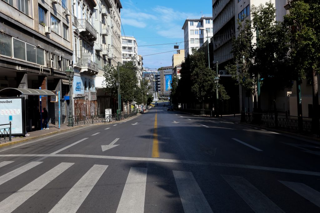 Άδειοι οι κεντρικοί δρόμοι της πρωτεύουσας – Πού πέταξαν οι Αθηναίοι ...