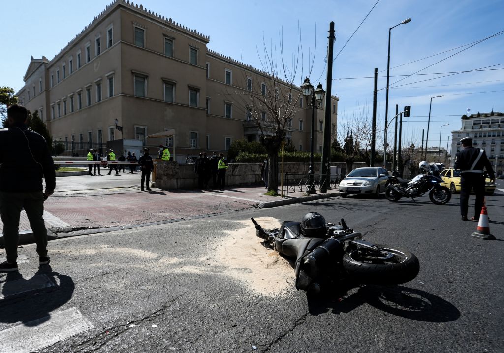 Τροχαίο στη Βουλή : Συγκλονίζει η μητέρα του άτυχου μοτοσυκλετιστή - ΤΑ ΝΕΑ