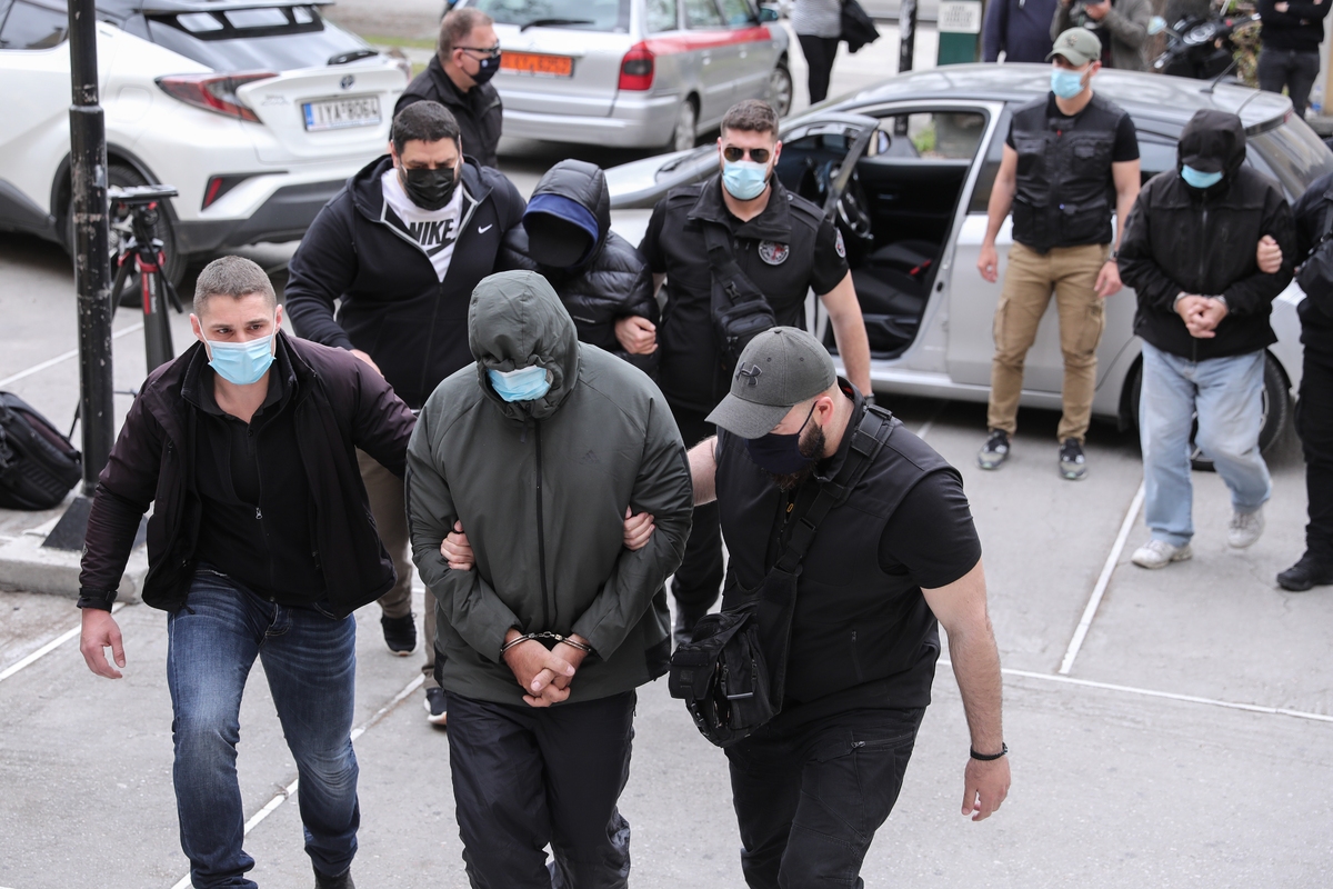 Τι λέει ο δικηγόρος των δύο που έχουν συλληφθεί μαζί με τον Μένιο ...