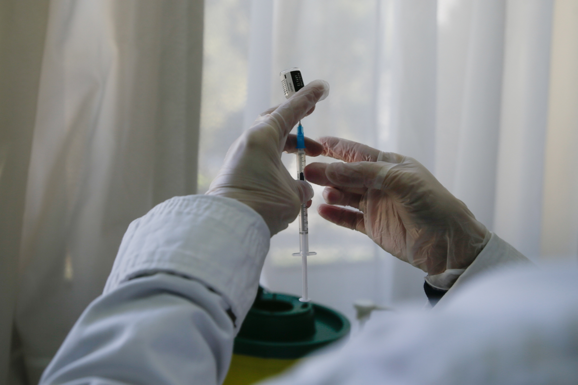 Εμβόλιο AstraZeneca: Τέλος για τους κάτω των 60 – Τι θα γίνει με τη ...