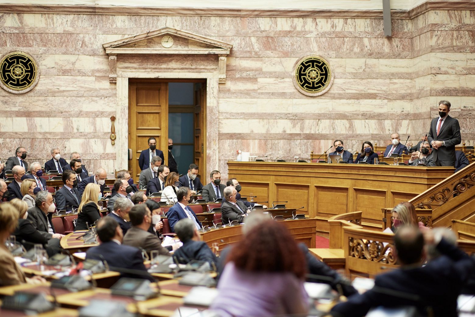 Πρόταση μομφής: Δείτε live την ομιλία του Κυριάκου Μητσοτάκη στη Βουλή ...