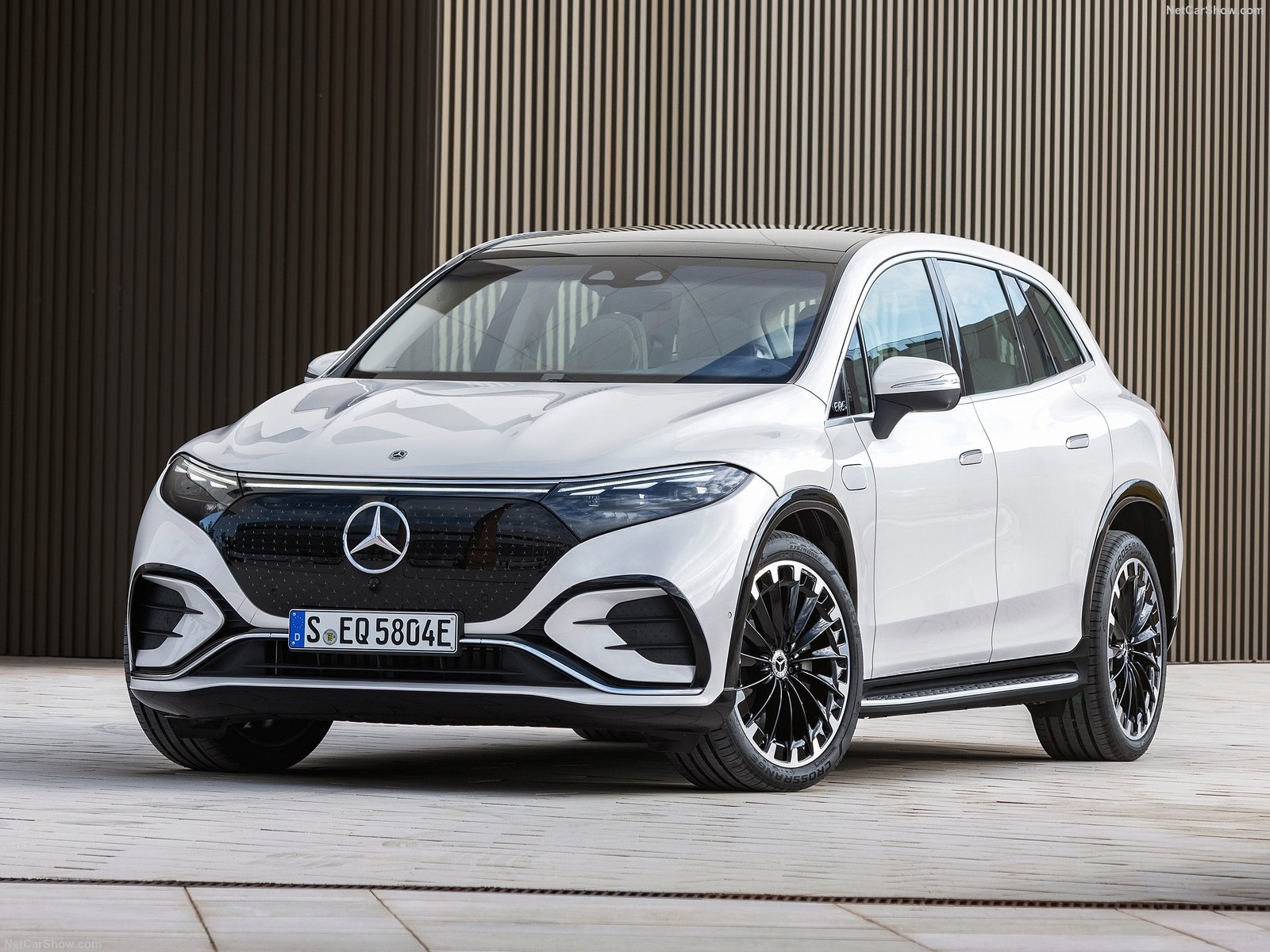 MERCEDES EQS SUV: Το ηλεκτρικό πολυτελές μοντέλο αλλάζει τα δεδομένα