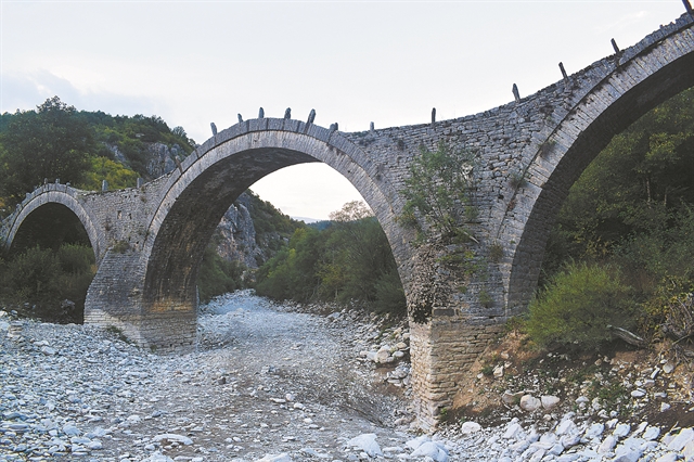 Σήμα κινδύνου από το γεφύρι του Πλακίδα - ΤΑ ΝΕΑ