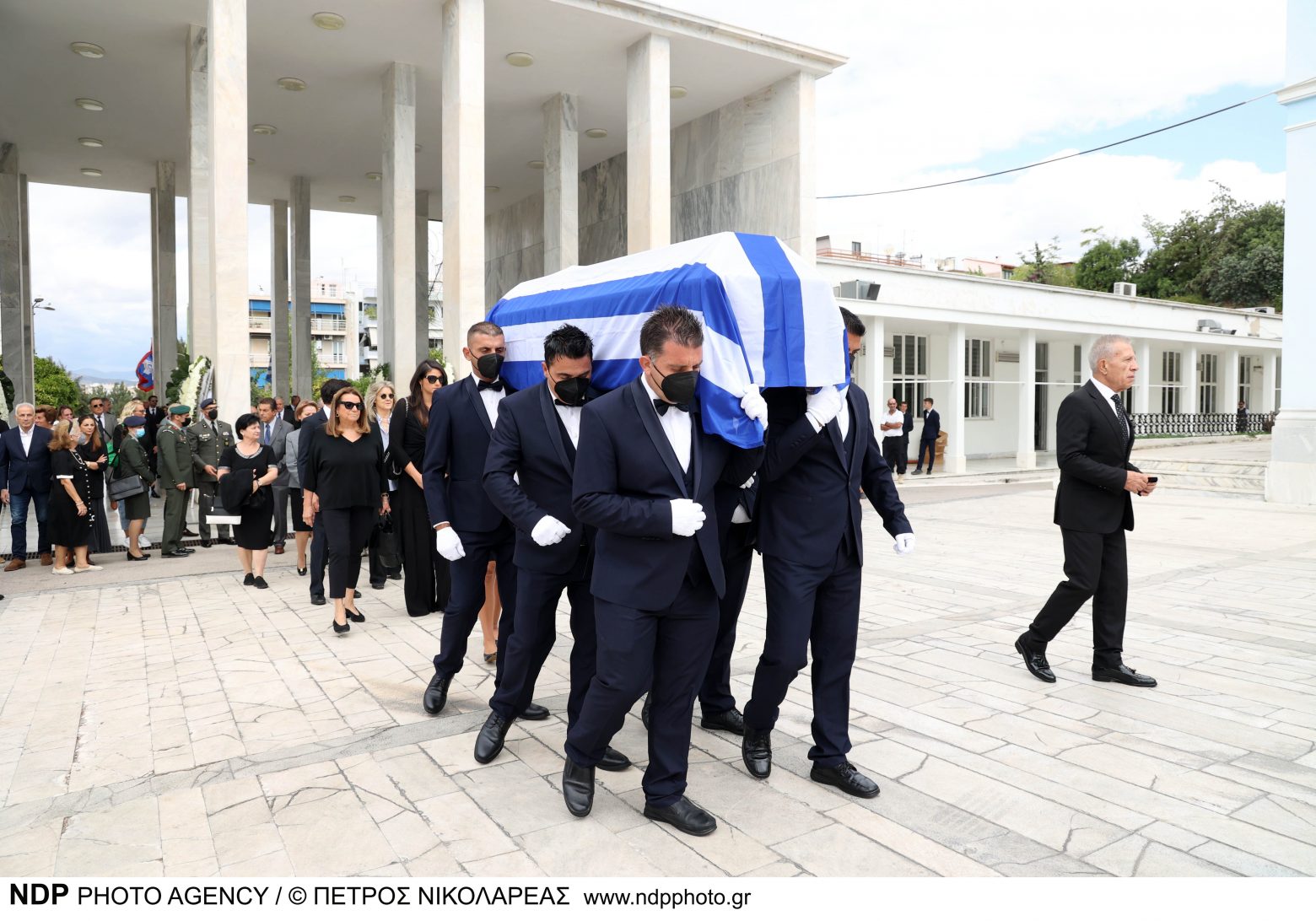Τελευταίο αντίο στον Ζάχο Χατζηφωτίου – Ποιοι πήγαν στην κηδεία ...
