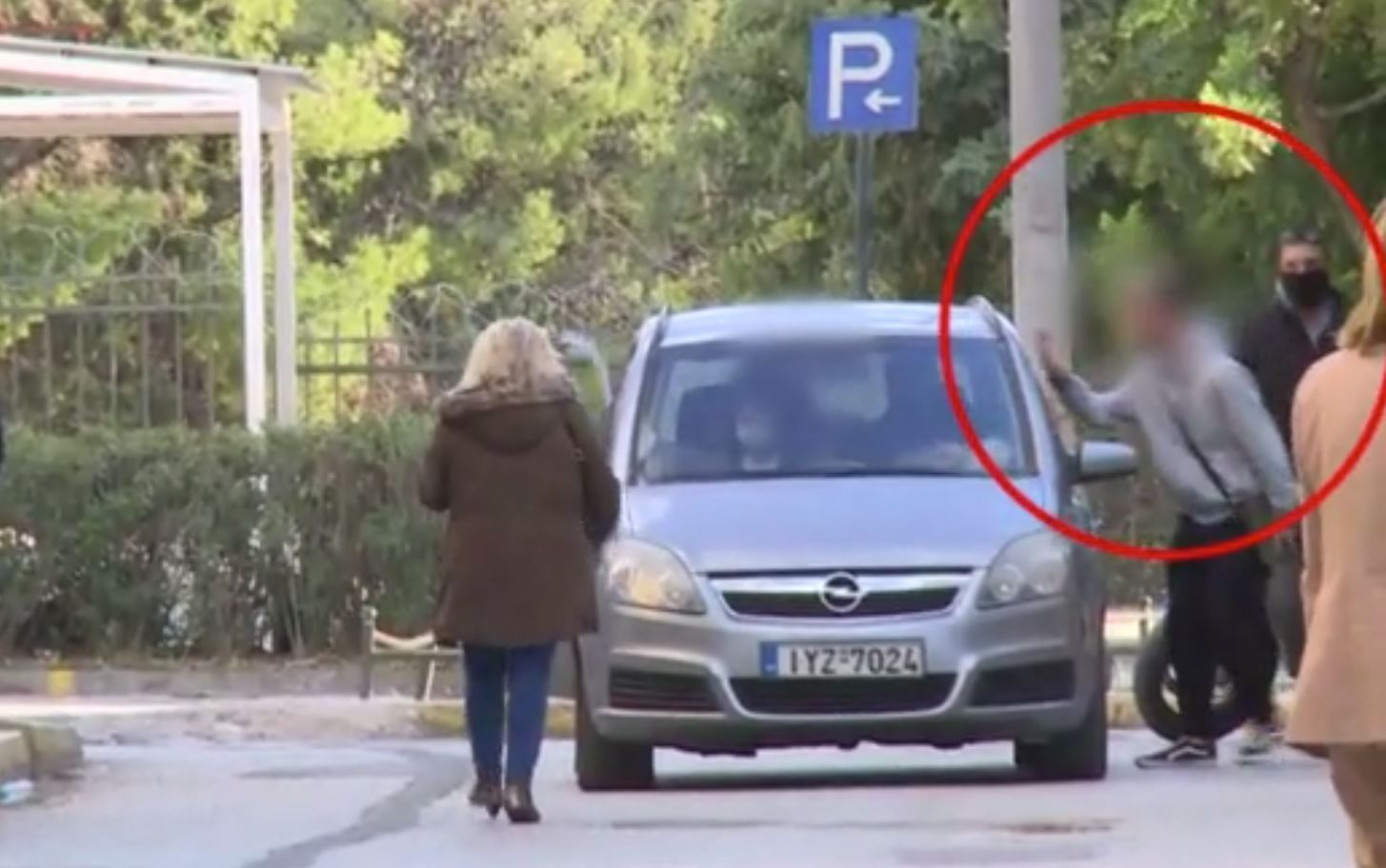 Ξέσπασε σε λυγμούς ο μεγάλος γιος της 37χρονης μετά την προφυλάκισή της ...