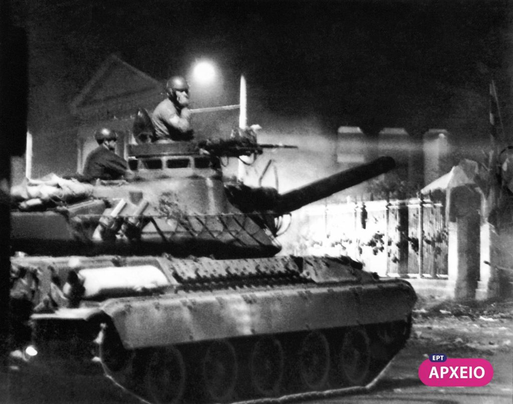 «Εδώ Πολυτεχνείο»: η εξέγερση που άλλαξε την ιστορία της Ελλάδας - ΤΑ ΝΕΑ