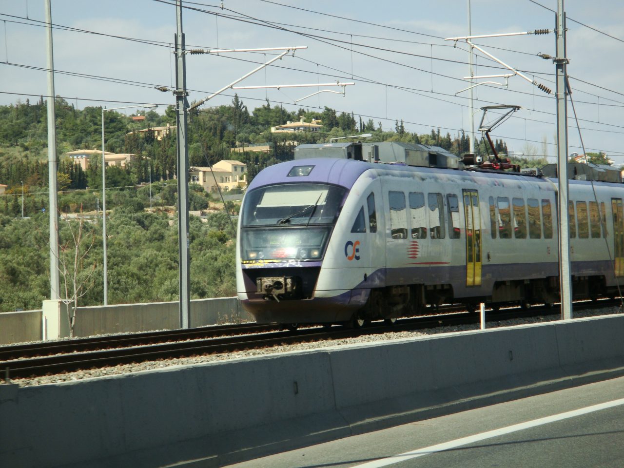 Προαστιακός: Διακόπηκαν τα δρομολόγια Πειραιάς – Λιόσια λόγω πτώσης ...