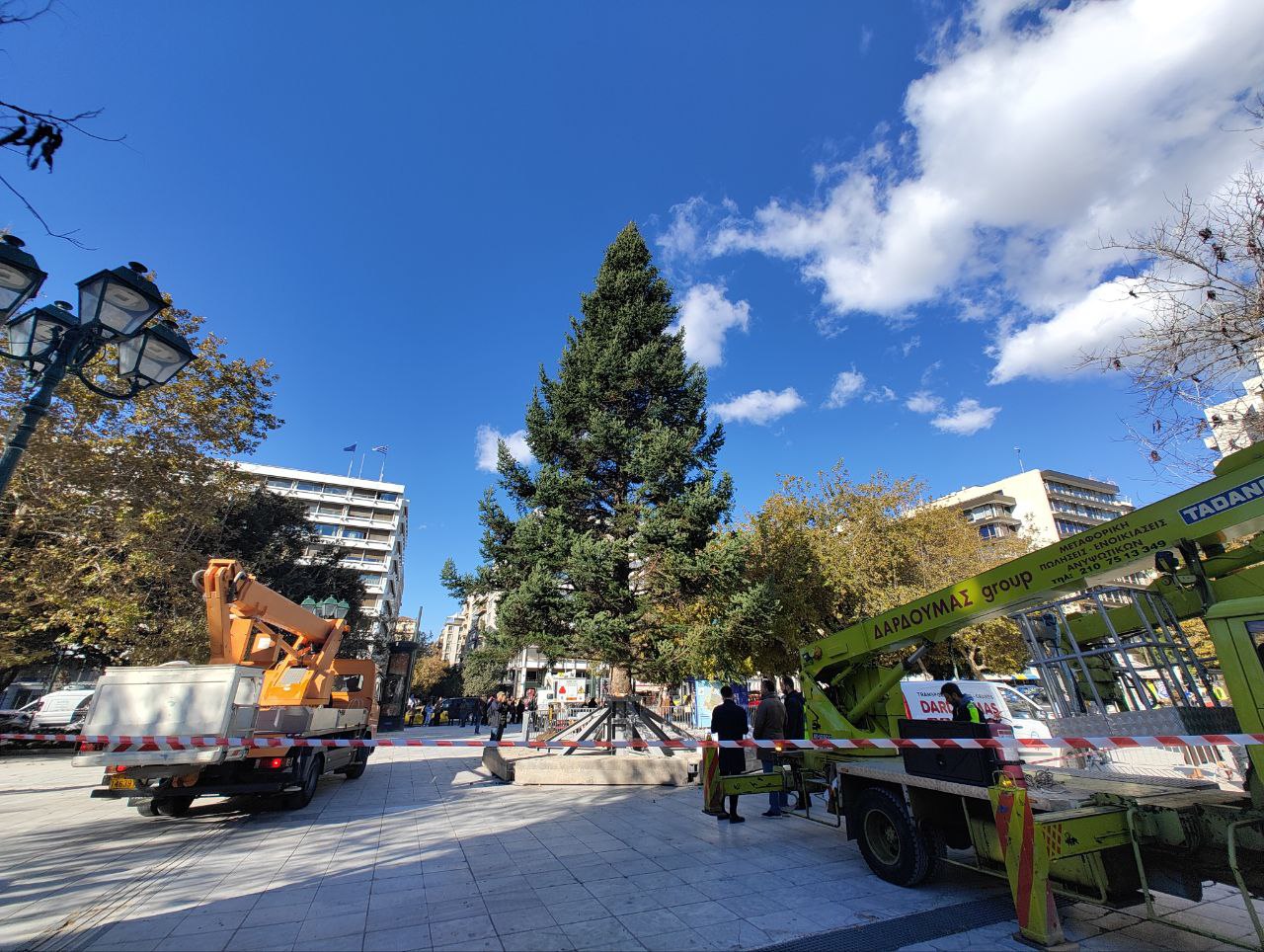 Ελατο 21 μέτρων από το Καρπενήσι το φετινό χριστουγεννιάτικο δέντρο στο ...