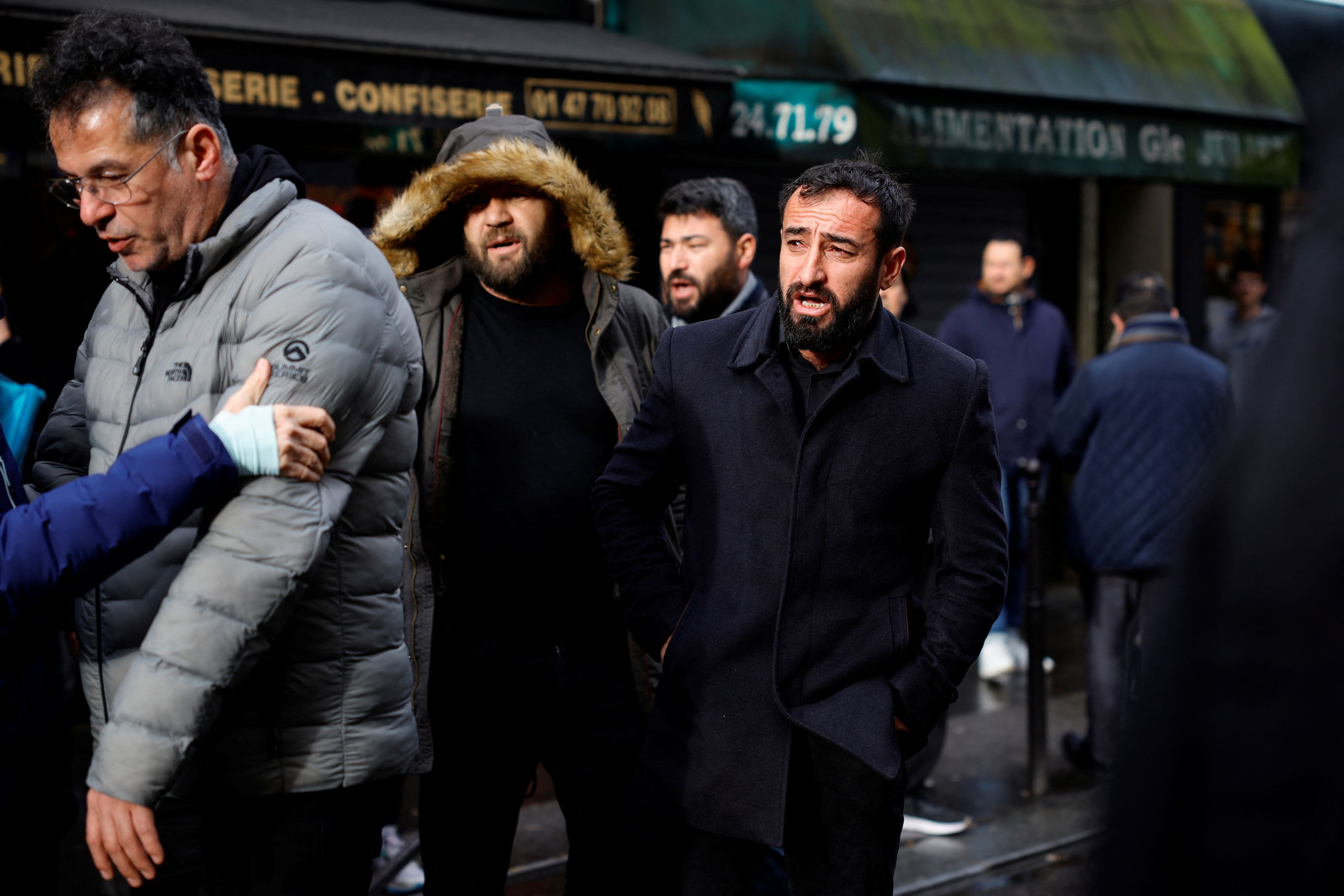 Γαλλία: Συνελήφθη ο δράστης της επίθεσης στο Παρίσι – Κατέληξε ...