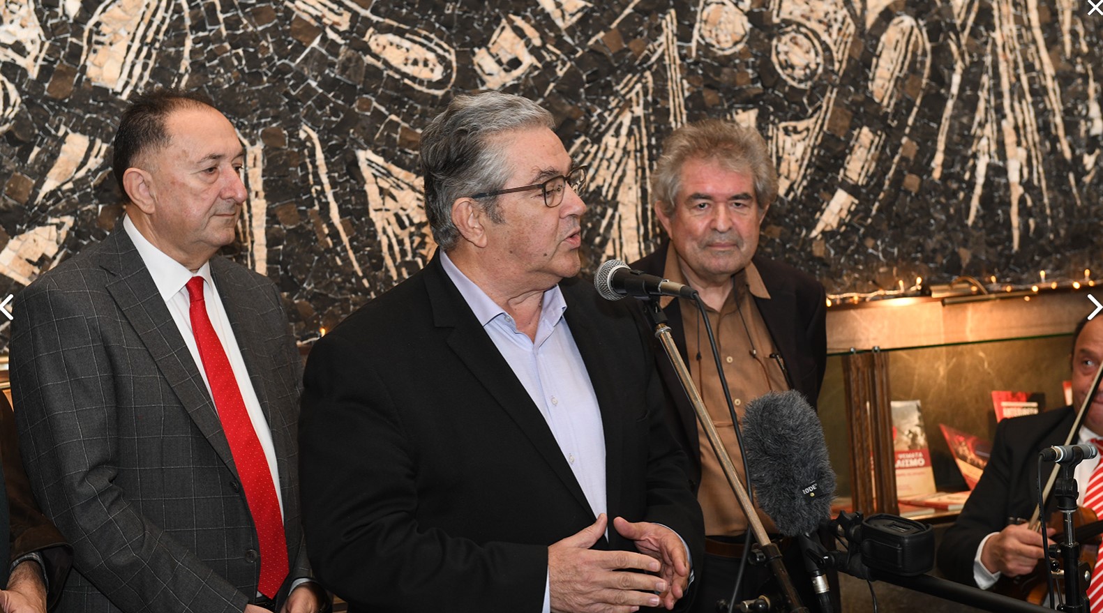 ΚΚΕ: Κάλαντα στον Δημήτρη Κουτσούμπα από την Πανηπειρωτική ...
