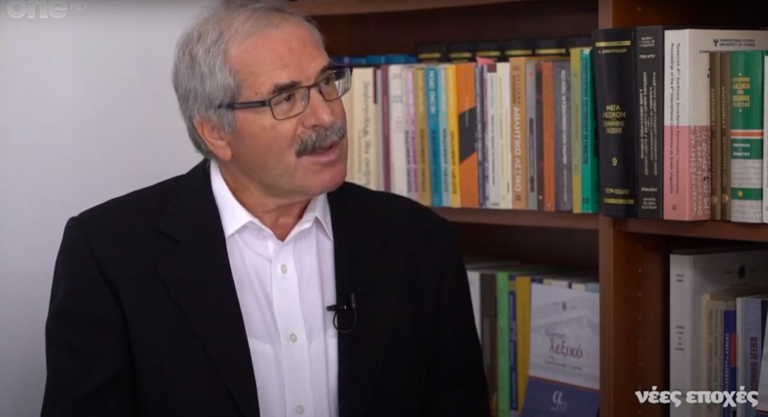 Χριστόφορος Χαραλαμπάκης: «Η γλώσσα παρακολουθεί και καταγράφει όσα ...