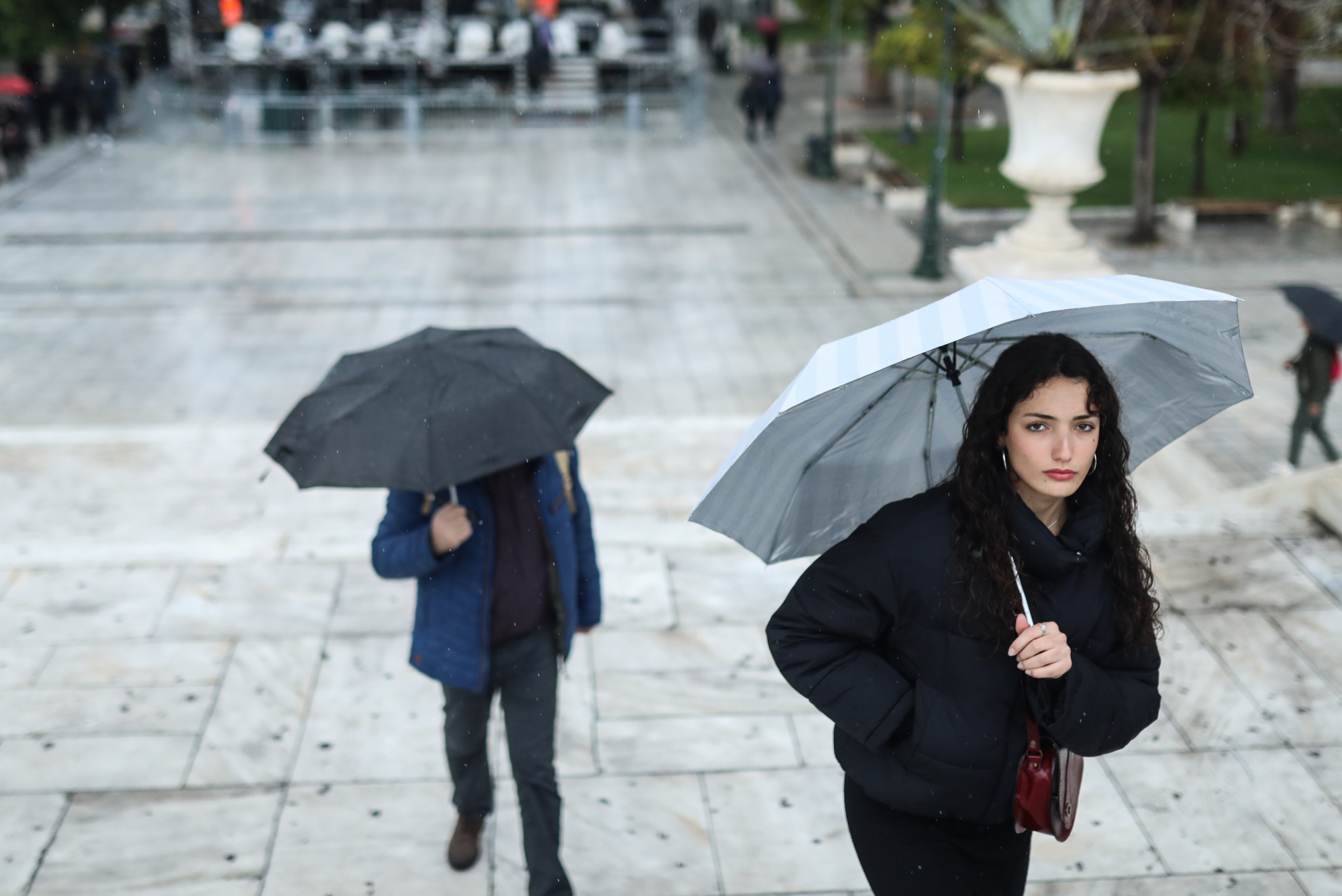 Τοπικές βροχές και καταιγίδες τη Δευτέρα – Πού θα χρειαστούμε ομπρέλα ...