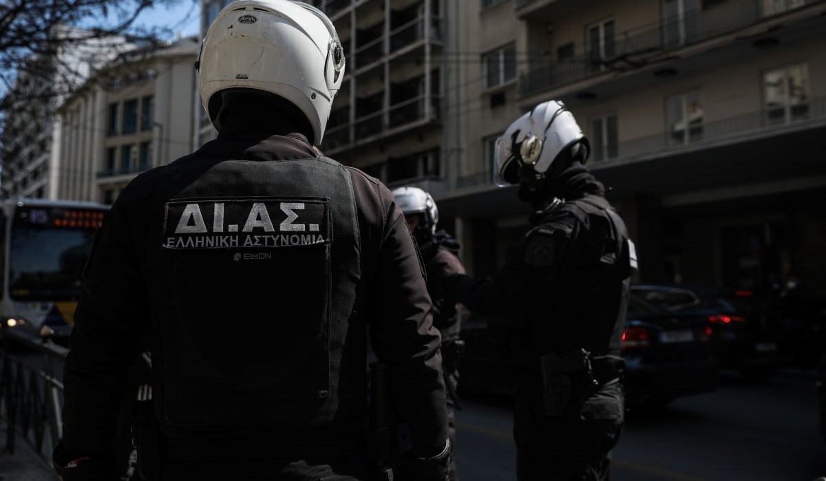 Σε διαθεσιμότητα ο αστυνομικός που πυροβόλησε τον 16χρονο Ρομά - ΤΑ ΝΕΑ