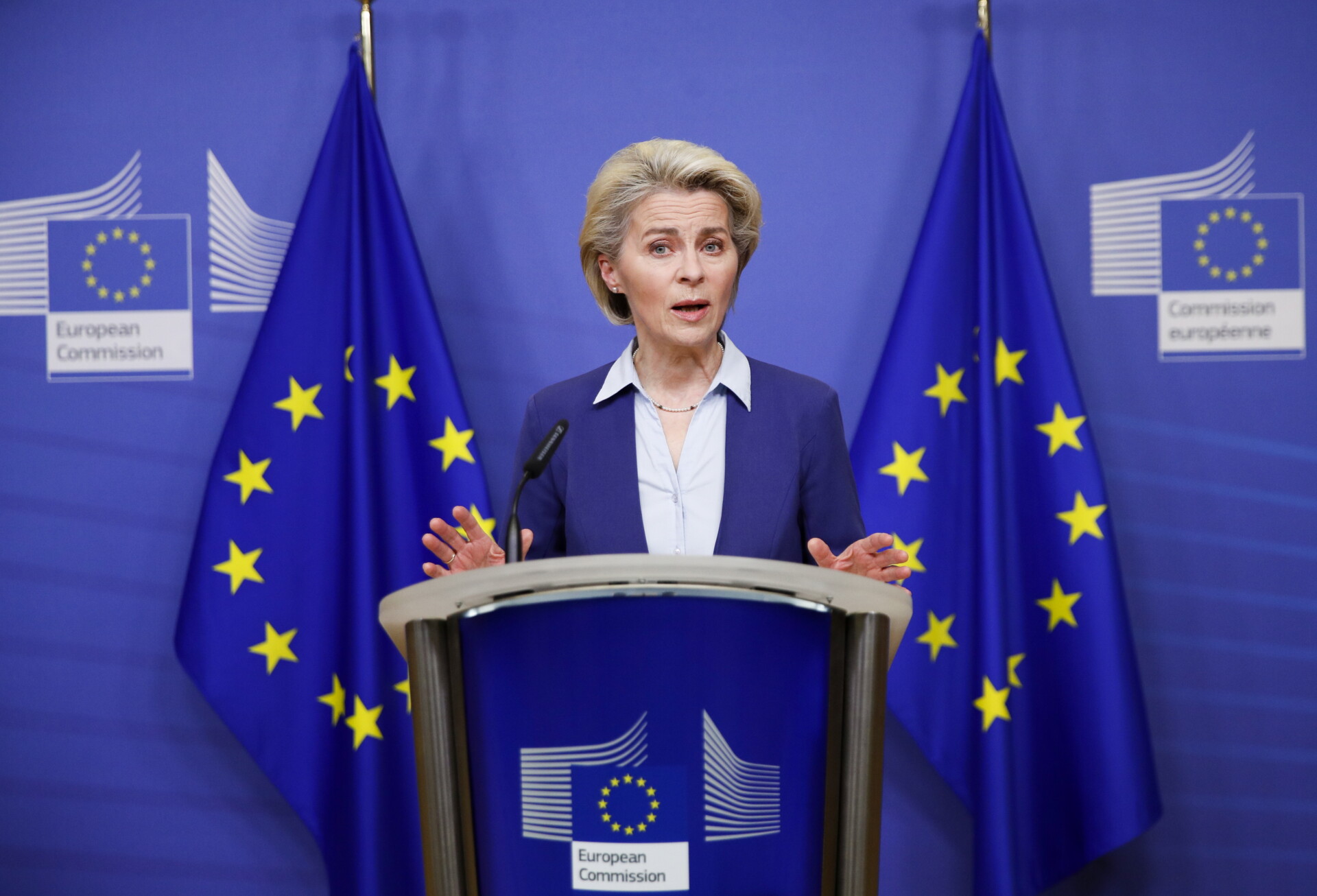 Φον ντερ Λάιεν: «Να καταθέσει ή να μην καταθέσει για τα εμβόλια» - ΤΑ ΝΕΑ